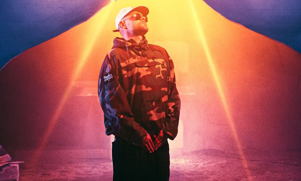 Tede ujawnił okładkę płyty "Kasablanca Real"