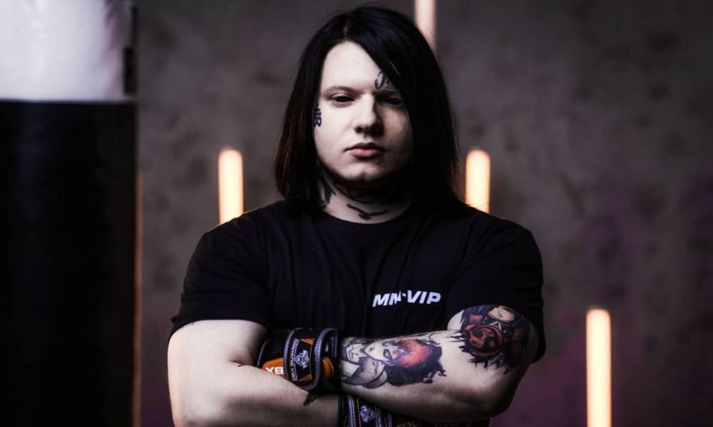 Psychotrop przyszedł na konferencję z nożem