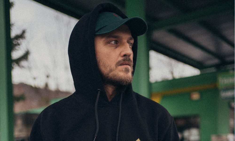 Kartky z singlem "Noir"